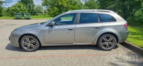 Pelēks Alfa Romeo 159 2010 Cēsis, ar dzinēja tilpumu 2.00 L un nobraukumu 301 tūkst. km par 1700 €, foto 2 vietnē AUTOMOTO.COM.LV