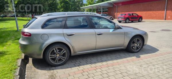 Pelēks Alfa Romeo 159 2010 Cēsis, ar dzinēja tilpumu 2.00 L un nobraukumu 301 tūkst. km par 1700 €, foto 4 vietnē AUTOMOTO.COM.LV