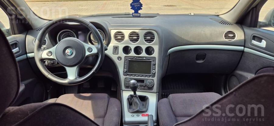Pelēks Alfa Romeo 159 2010 Cēsis, ar dzinēja tilpumu 2.00 L un nobraukumu 301 tūkst. km par 1700 €, foto 7 vietnē AUTOMOTO.COM.LV