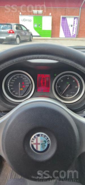 Pelēks Alfa Romeo 159 2010 Cēsis, ar dzinēja tilpumu 2.00 L un nobraukumu 301 tūkst. km par 1700 €, foto 8 vietnē AUTOMOTO.COM.LV