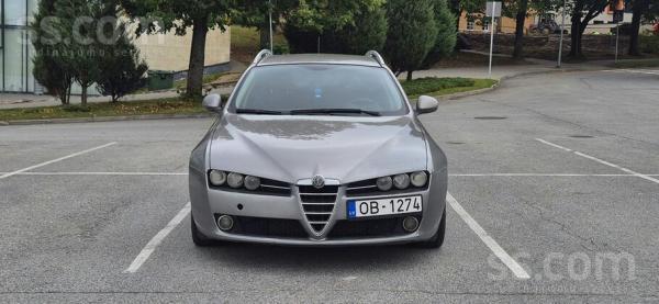 Альфа Ромео 159 2010 в Цесис на AUTOMOTO.COM.LV Серый Альфа Ромео 159 2010 в Цесис, объемом двигателя 2.00 л и пробегом 304 тыс. км за 3500 €, фото 3 на AUTOMOTO.COM.LV
