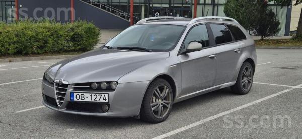 Альфа Ромео 159 2010 в Цесис на AUTOMOTO.COM.LV Серый Альфа Ромео 159 2010 в Цесис, объемом двигателя 2.00 л и пробегом 304 тыс. км за 3500 €, фото 4 на AUTOMOTO.COM.LV