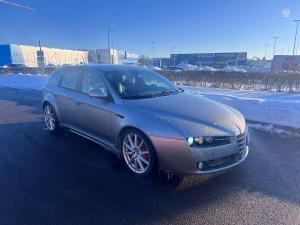 Grey Alfa Romeo 159 2011 in Vilnius, with an engine capacity of 1.96 L and mileage of 243 thousand km for 4200 €, photo 2 on AUTOMOTO.COM.LV