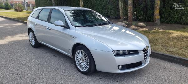 Grey Alfa Romeo 159 2011 in Kedainiai, with an engine capacity of 2.00 L and mileage of 147 thousand km for 2999 €, photo 1 on AUTOMOTO.COM.LV