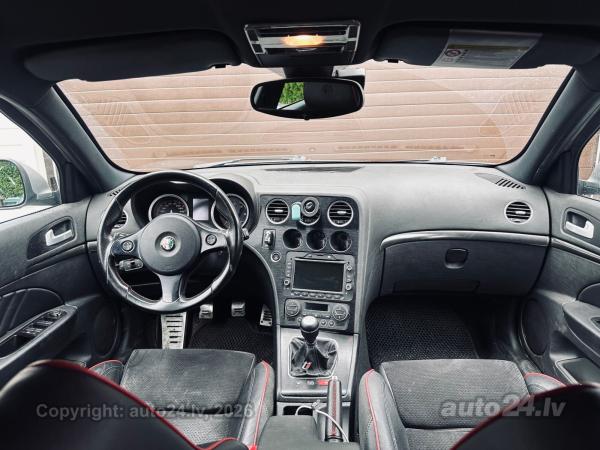 Grey Alfa Romeo 159 2011 in Tallinn, with an engine capacity of 2.00 L and mileage of 240 thousand km for 5500 €, photo 8 on AUTOMOTO.COM.LV