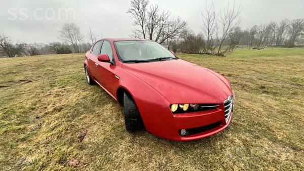 Red Alfa Romeo 159 2006 in Preili, with an engine capacity of 1.90 L and mileage of 268 thousand km for 1650 €, photo 1 on AUTOMOTO.COM.LV