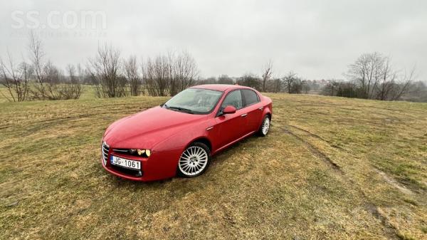 Red Alfa Romeo 159 2006 in Preili, with an engine capacity of 1.90 L and mileage of 268 thousand km for 1650 €, photo 2 on AUTOMOTO.COM.LV