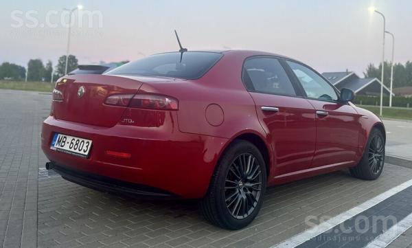 Sarkans Alfa Romeo 159 2011 Rīga, ar dzinēja tilpumu 2.00 L un nobraukumu 201 tūkst. km par 3700 €, foto 2 vietnē AUTOMOTO.COM.LV