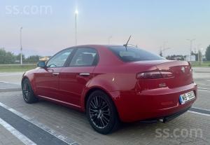 Sarkans Alfa Romeo 159 2011 Rīga, ar dzinēja tilpumu 2.00 L un nobraukumu 201 tūkst. km par 3700 €, foto 5 vietnē AUTOMOTO.COM.LV