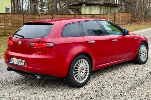Red Alfa Romeo 159 2006 in Riga, with an engine capacity of 2.40 L and mileage of 329 thousand km for 2450 €, photo 5 on AUTOMOTO.COM.LV