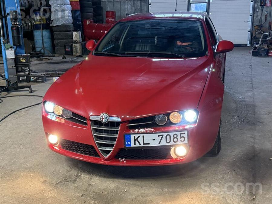 Red Alfa Romeo 159 2006 in Riga, with an engine capacity of 2.40 L and mileage of 329 thousand km for 2450 €, photo 14 on AUTOMOTO.COM.LV