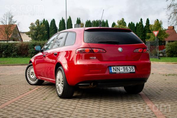 Sarkans Alfa Romeo 159 2006 Jelgava, ar dzinēja tilpumu 1.90 L un nobraukumu 266 tūkst. km par 3200 €, foto 6 vietnē AUTOMOTO.COM.LV