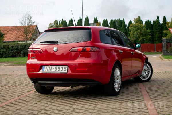 Sarkans Alfa Romeo 159 2006 Jelgava, ar dzinēja tilpumu 1.90 L un nobraukumu 266 tūkst. km par 3200 €, foto 7 vietnē AUTOMOTO.COM.LV