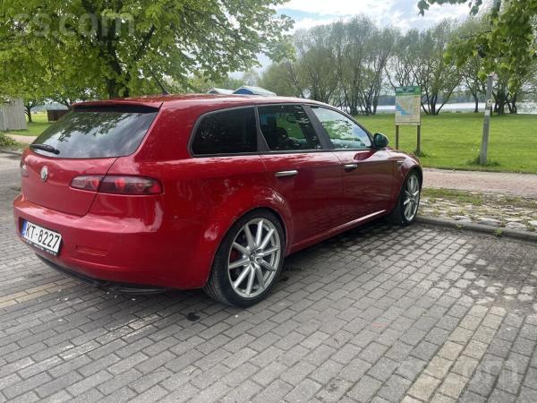Sarkans Alfa Romeo 159 2007 Rīga, ar dzinēja tilpumu 2.40 L un nobraukumu 220 tūkst. km par 6000 €, foto 1 vietnē AUTOMOTO.COM.LV