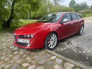 Red Alfa Romeo 159 2007 in Riga, with an engine capacity of 2.40 L and mileage of 220 thousand km for 6000 €, photo 4 on AUTOMOTO.COM.LV