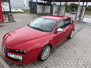 Red Alfa Romeo 159 2007 in Jurmala, with an engine capacity of 2.40 L and mileage of 235 thousand km for 4990 €, photo 6 on AUTOMOTO.COM.LV