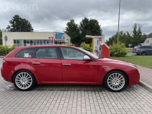 Red Alfa Romeo 159 2007 in Jurmala, with an engine capacity of 2.40 L and mileage of 235 thousand km for 4990 €, photo 9 on AUTOMOTO.COM.LV