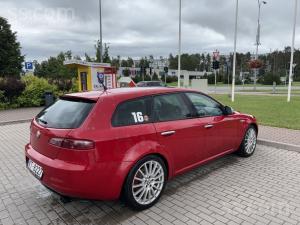 Red Alfa Romeo 159 2007 in Jurmala, with an engine capacity of 2.40 L and mileage of 235 thousand km for 4990 €, photo 10 on AUTOMOTO.COM.LV