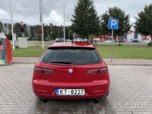 Red Alfa Romeo 159 2007 in Jurmala, with an engine capacity of 2.40 L and mileage of 235 thousand km for 4990 €, photo 11 on AUTOMOTO.COM.LV