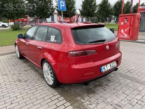Red Alfa Romeo 159 2007 in Jurmala, with an engine capacity of 2.40 L and mileage of 235 thousand km for 4990 €, photo 12 on AUTOMOTO.COM.LV