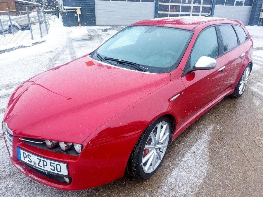 Red Alfa Romeo 159 2010 in Utena, with an engine capacity of 2.00 L and mileage of 279 thousand km for 3750 €, photo 2 on AUTOMOTO.COM.LV