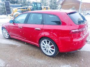 Red Alfa Romeo 159 2010 in Utena, with an engine capacity of 2.00 L and mileage of 279 thousand km for 3750 €, photo 6 on AUTOMOTO.COM.LV