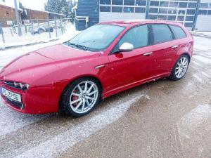 Red Alfa Romeo 159 2010 in Utena, with an engine capacity of 2.00 L and mileage of 279 thousand km for 3750 €, photo 7 on AUTOMOTO.COM.LV