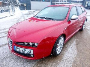 Red Alfa Romeo 159 2010 in Utena, with an engine capacity of 2.00 L and mileage of 279 thousand km for 3750 €, photo 8 on AUTOMOTO.COM.LV