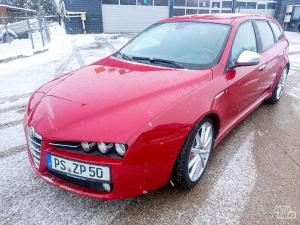 Red Alfa Romeo 159 2010 in Utena, with an engine capacity of 2.00 L and mileage of 258 thousand km for 3750 €, photo 12 on AUTOMOTO.COM.LV