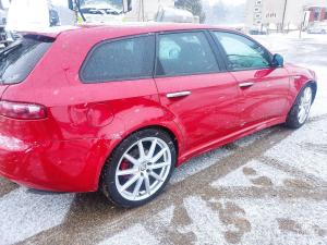 Red Alfa Romeo 159 2010 in Utena, with an engine capacity of 2.00 L and mileage of 258 thousand km for 3750 €, photo 15 on AUTOMOTO.COM.LV