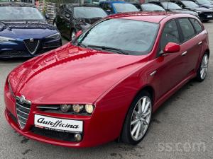 Sarkans Alfa Romeo 159 2010 Rīga, ar dzinēja tilpumu 1.80 L un nobraukumu 116 tūkst. km par 5900 €, foto  vietnē AUTOMOTO.COM.LV