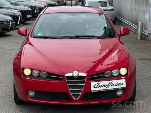 Sarkans Alfa Romeo 159 2010 Rīga, ar dzinēja tilpumu 1.80 L un nobraukumu 116 tūkst. km par 5900 €, foto 3 vietnē AUTOMOTO.COM.LV