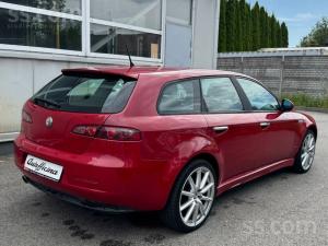 Sarkans Alfa Romeo 159 2010 Rīga, ar dzinēja tilpumu 1.80 L un nobraukumu 116 tūkst. km par 5900 €, foto 6 vietnē AUTOMOTO.COM.LV
