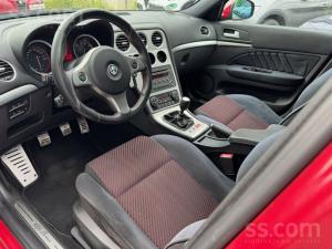 Sarkans Alfa Romeo 159 2010 Rīga, ar dzinēja tilpumu 1.80 L un nobraukumu 116 tūkst. km par 5900 €, foto 9 vietnē AUTOMOTO.COM.LV