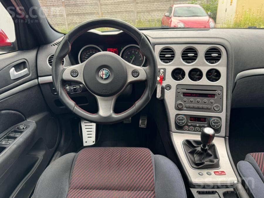 Sarkans Alfa Romeo 159 2010 Rīga, ar dzinēja tilpumu 1.80 L un nobraukumu 116 tūkst. km par 5900 €, foto 19 vietnē AUTOMOTO.COM.LV