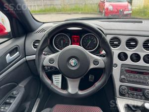 Sarkans Alfa Romeo 159 2010 Rīga, ar dzinēja tilpumu 1.80 L un nobraukumu 116 tūkst. km par 5900 €, foto 20 vietnē AUTOMOTO.COM.LV