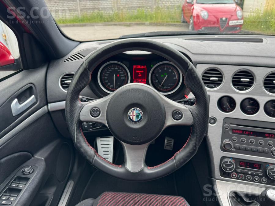 Sarkans Alfa Romeo 159 2010 Rīga, ar dzinēja tilpumu 1.80 L un nobraukumu 116 tūkst. km par 5900 €, foto 20 vietnē AUTOMOTO.COM.LV
