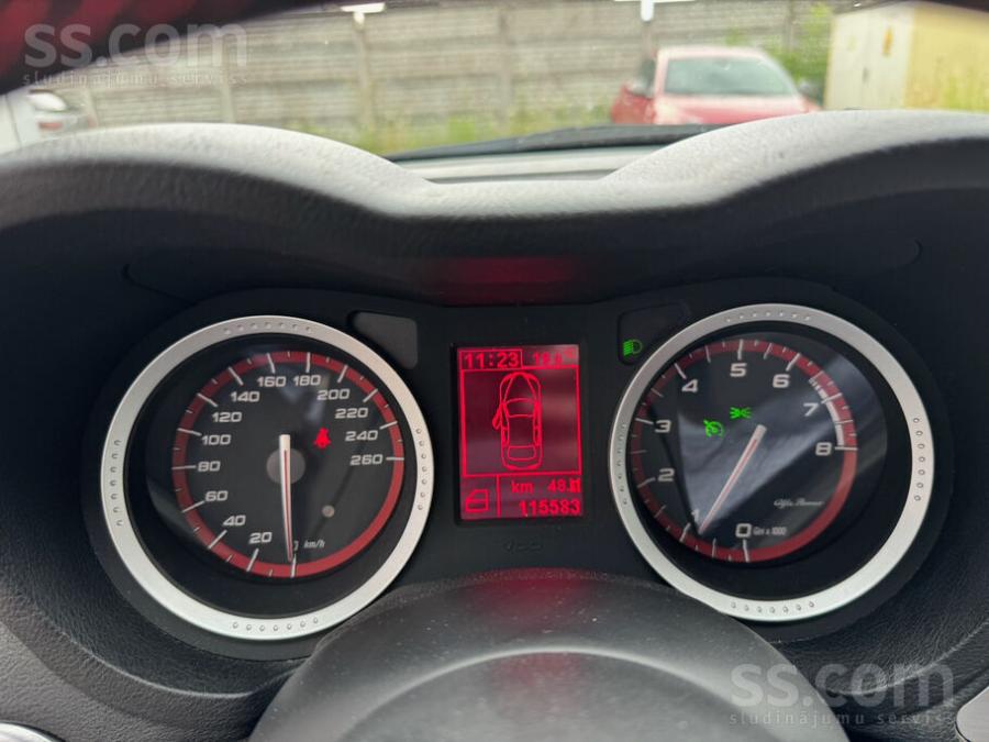 Sarkans Alfa Romeo 159 2010 Rīga, ar dzinēja tilpumu 1.80 L un nobraukumu 116 tūkst. km par 5900 €, foto 23 vietnē AUTOMOTO.COM.LV