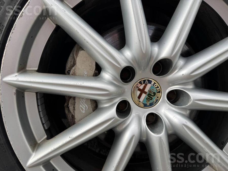 Sarkans Alfa Romeo 159 2010 Rīga, ar dzinēja tilpumu 1.80 L un nobraukumu 116 tūkst. km par 5900 €, foto 27 vietnē AUTOMOTO.COM.LV