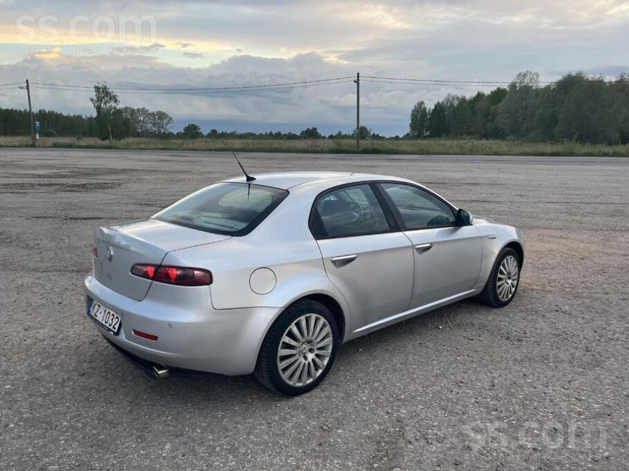 Alfa Romeo 159 2006 Rīga, ar dzinēja tilpumu 2.40 L un nobraukumu 341 tūkst. km par 2100 €, foto 3 vietnē AUTOMOTO.COM.LV