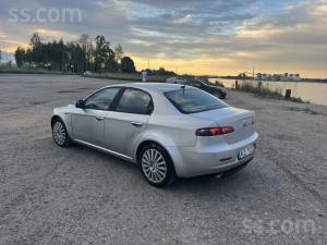 Alfa Romeo 159 2006 Rīga, ar dzinēja tilpumu 2.40 L un nobraukumu 341 tūkst. km par 2100 €, foto 4 vietnē AUTOMOTO.COM.LV