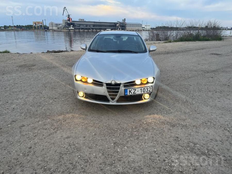 Alfa Romeo 159 2006 Rīga, ar dzinēja tilpumu 2.40 L un nobraukumu 341 tūkst. km par 2100 €, foto 5 vietnē AUTOMOTO.COM.LV