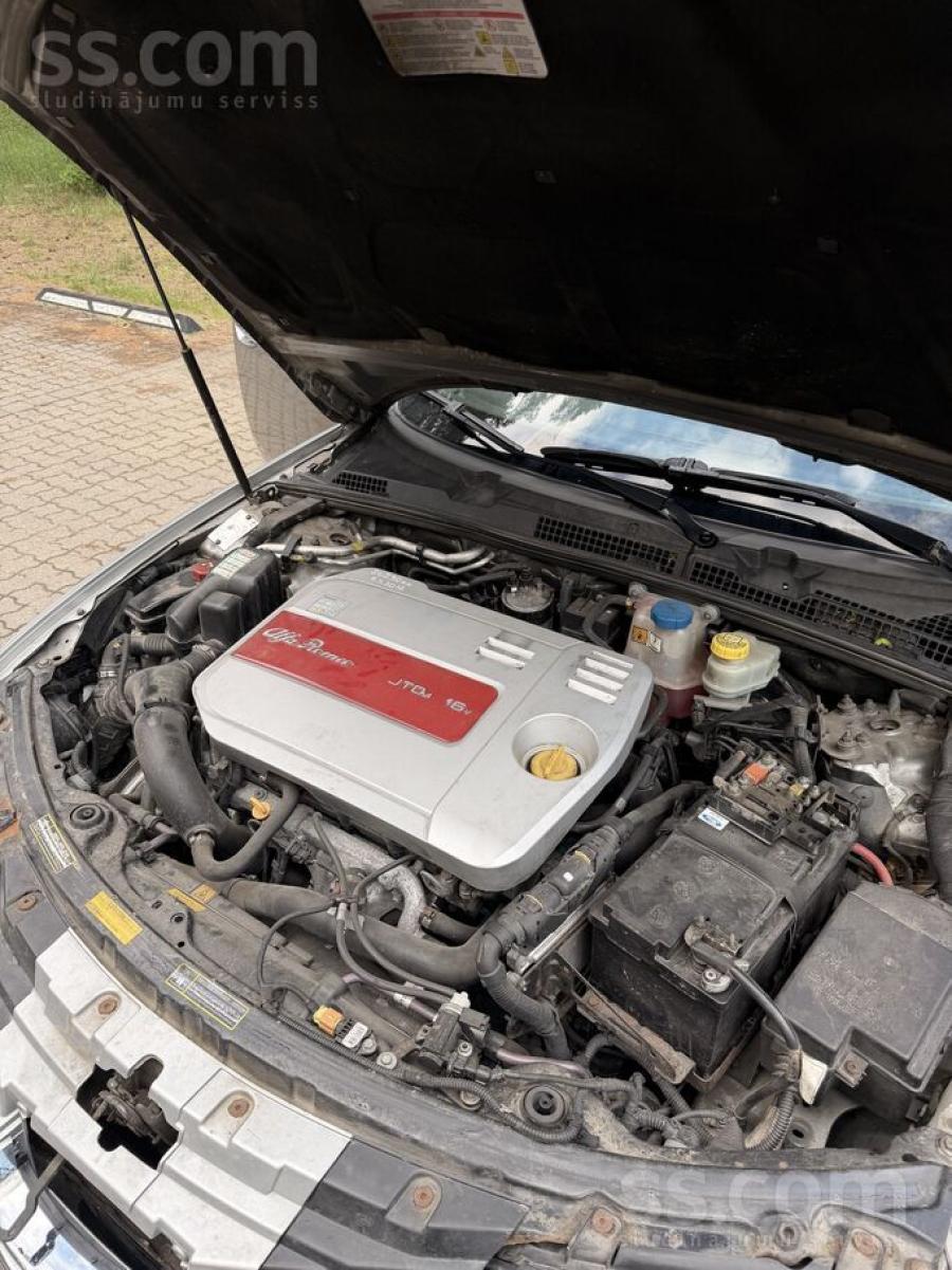 Alfa Romeo 159 2007 Rīga, ar dzinēja tilpumu 1.90 L un nobraukumu 179 tūkst. km par 1650 €, foto 16 vietnē AUTOMOTO.COM.LV