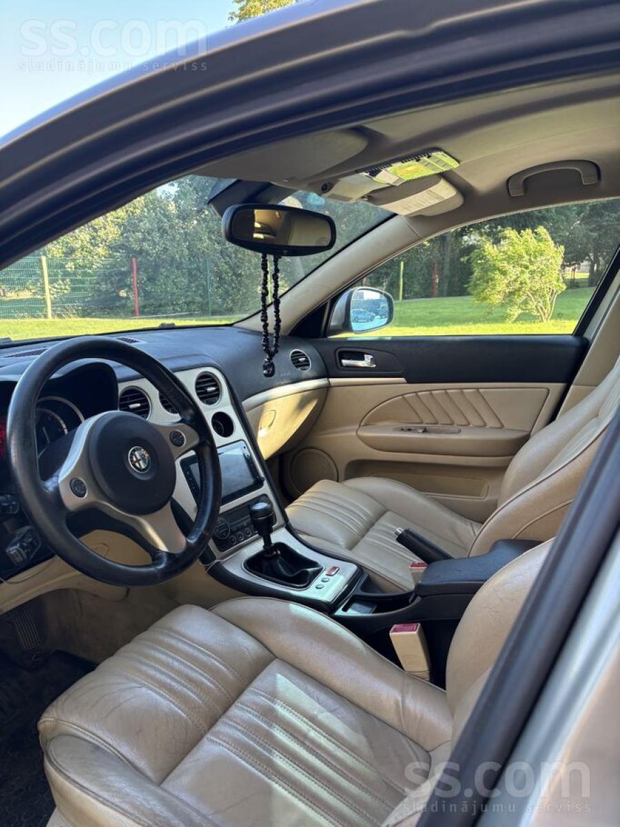 Alfa Romeo 159 2007 in Ventspils, with an engine capacity of 2.40 L and mileage of 213 thousand km for 1250 €, photo 4 on AUTOMOTO.COM.LV