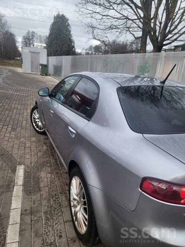 Alfa Romeo 159 2009 Rīga, ar dzinēja tilpumu 1.90 L un nobraukumu 222 tūkst. km par 3000 €, foto 5 vietnē AUTOMOTO.COM.LV