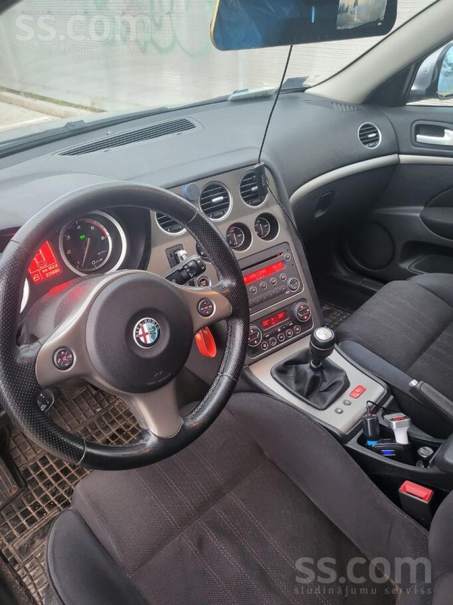 Alfa Romeo 159 2009 Rīga, ar dzinēja tilpumu 1.90 L un nobraukumu 222 tūkst. km par 3000 €, foto 6 vietnē AUTOMOTO.COM.LV