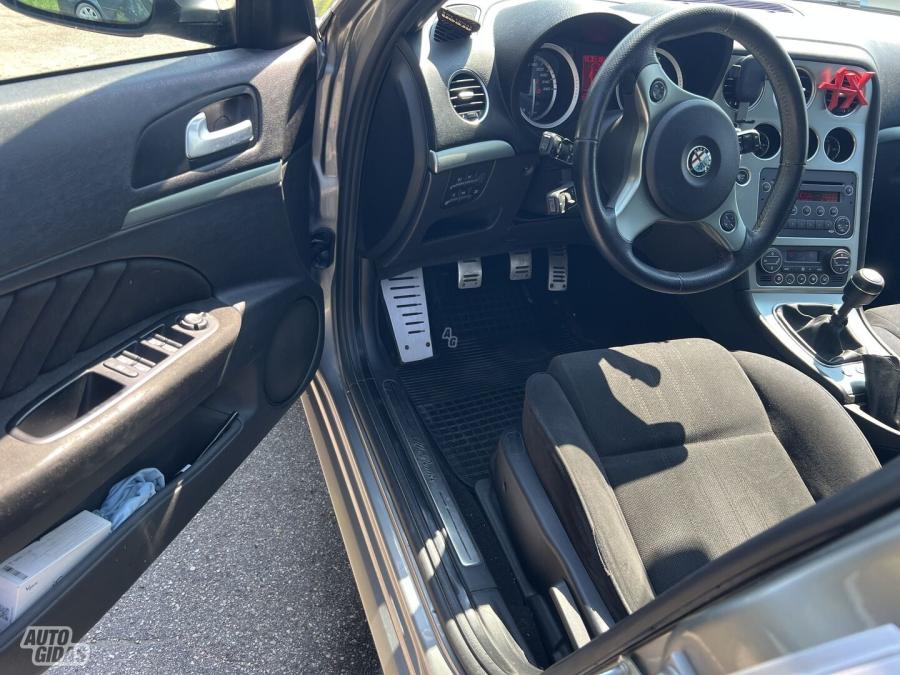 Alfa Romeo 159 2009 Šauļi, ar dzinēja tilpumu 2.00 L un nobraukumu 0 tūkst. km par 1949 €, foto 17 vietnē AUTOMOTO.COM.LV