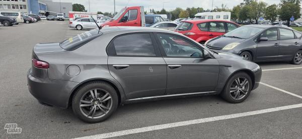 Alfa Romeo 159 2012 in Kaunas, with an engine capacity of 2.00 L and mileage of 287 thousand km for 4000 €, photo 3 on AUTOMOTO.COM.LV