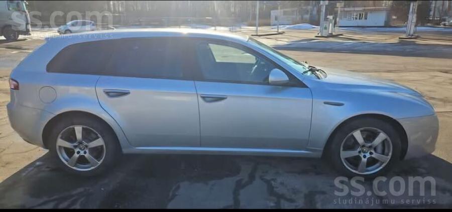 Alfa Romeo 159 2006 Rīga, ar dzinēja tilpumu 2.40 L un nobraukumu 238 tūkst. km par 1150 €, foto 2 vietnē AUTOMOTO.COM.LV
