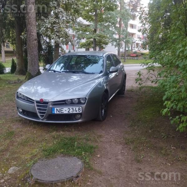 Alfa Romeo 159 2007 in Riga, with an engine capacity of 1.90 L and mileage of 318 thousand km for 2000 €, photo 2 on AUTOMOTO.COM.LV